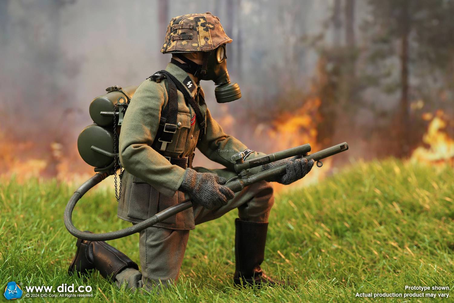 DID D80177 1/6 WWII German LAH Division Flammenwerfer Rottenführer- Joerg