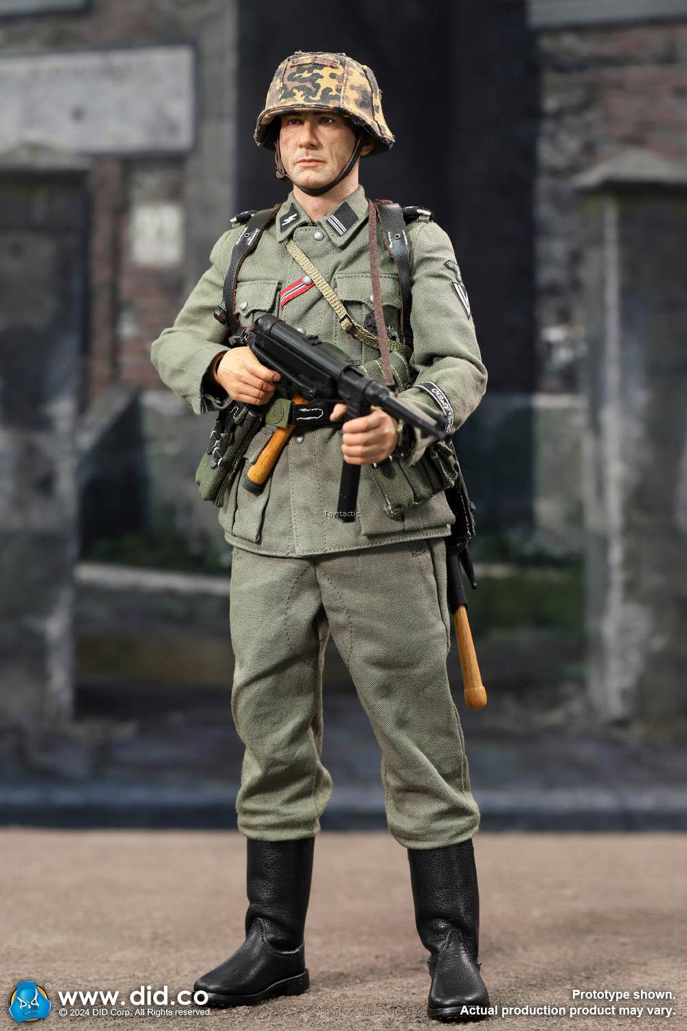 DID D80177 1/6 WWII German LAH Division Flammenwerfer Rottenführer- Joerg